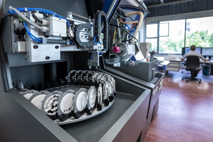 Kosteneffizienter Schweizer Zahnersatz in Straumann-Qualität | dental ...